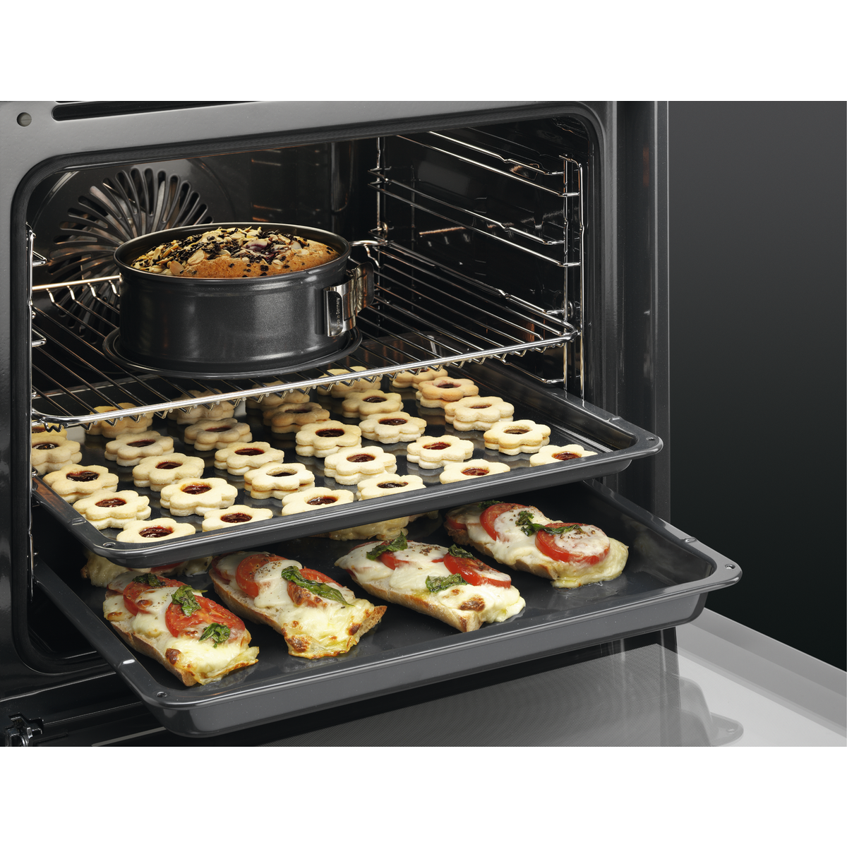 3000 SurroundCook Aqua Clean Oven Built-in Ovens | AEG