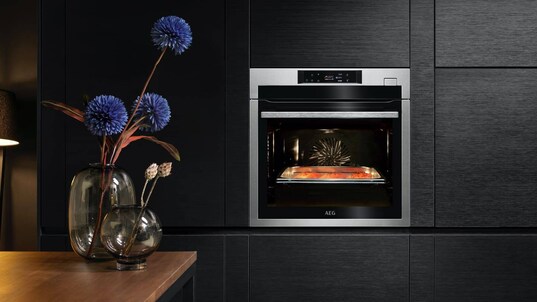 Integrated Electric & Steam Cooking Ovens | AEG