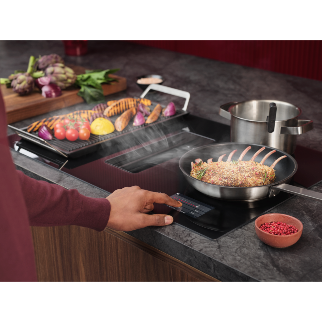 Buying Guide - Induction Hobs with Extractor | AEG
